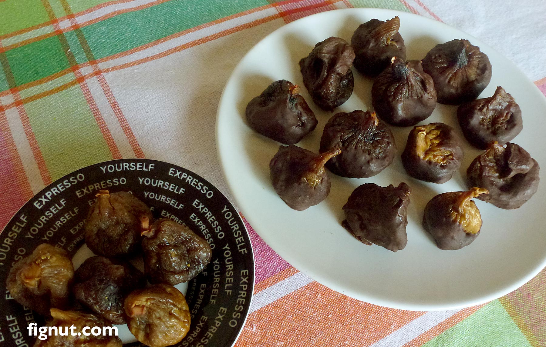 Dried Figs Stuffed With Almonds, Coated In Dark Chocolate (Easy Recipe ...